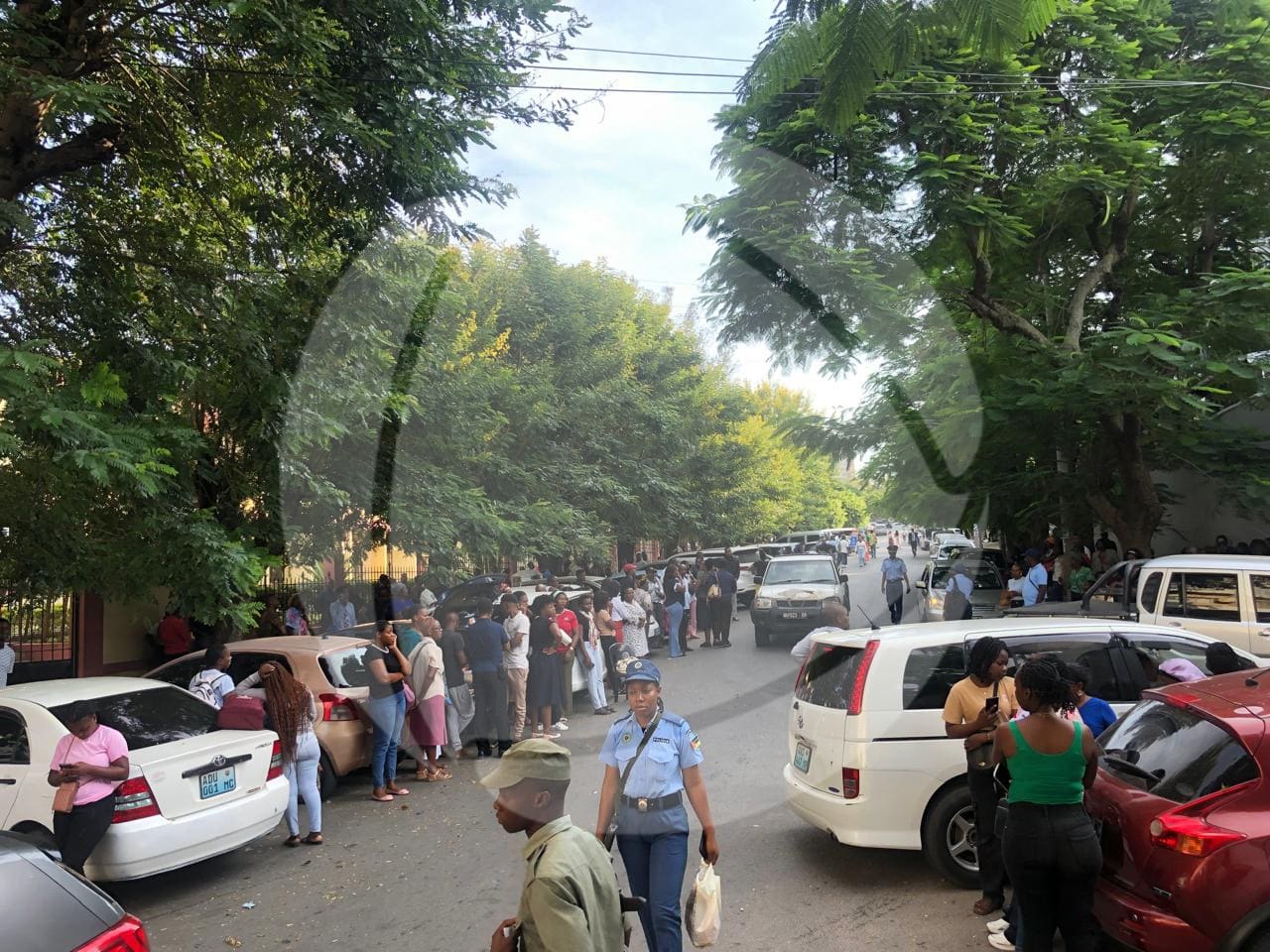 CENTENAS DE JOVENS DA CIDADE DE MAPUTO PARTEM PARA CURSO DA POLÍCIA EM ...